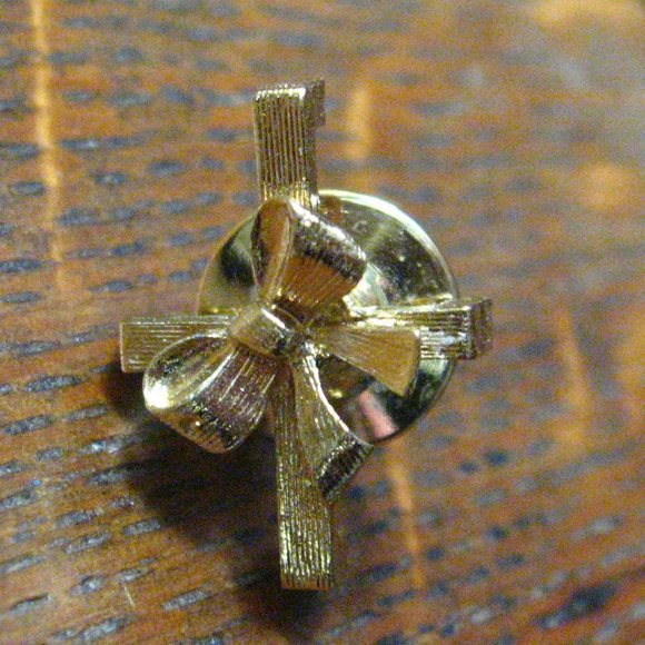Avon | Accessories | Avon Ribbon Bow Vintage Lapel Pin Tie Tack | Poshmark